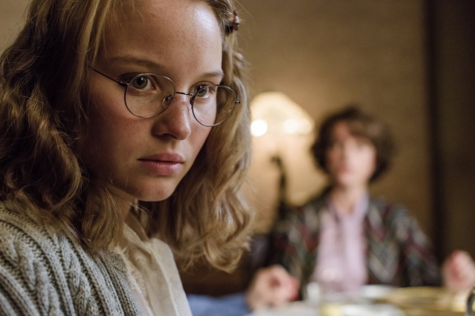 Rebelka z dobrej rodiny - Lieben - aber wie? (E01) (2016) | ČSFD.cz