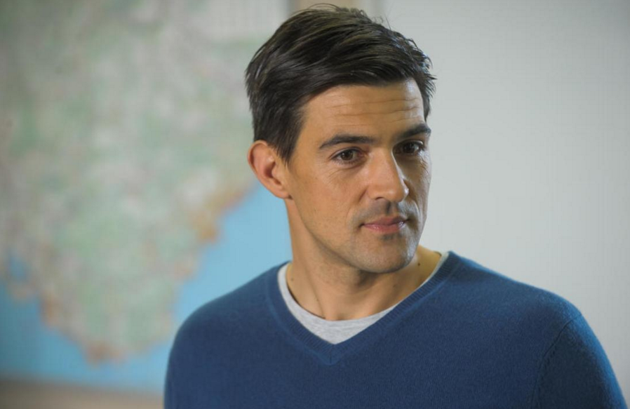 Pátrací oddělení - Cyrano (S08E09) (2014) | ČSFD.cz