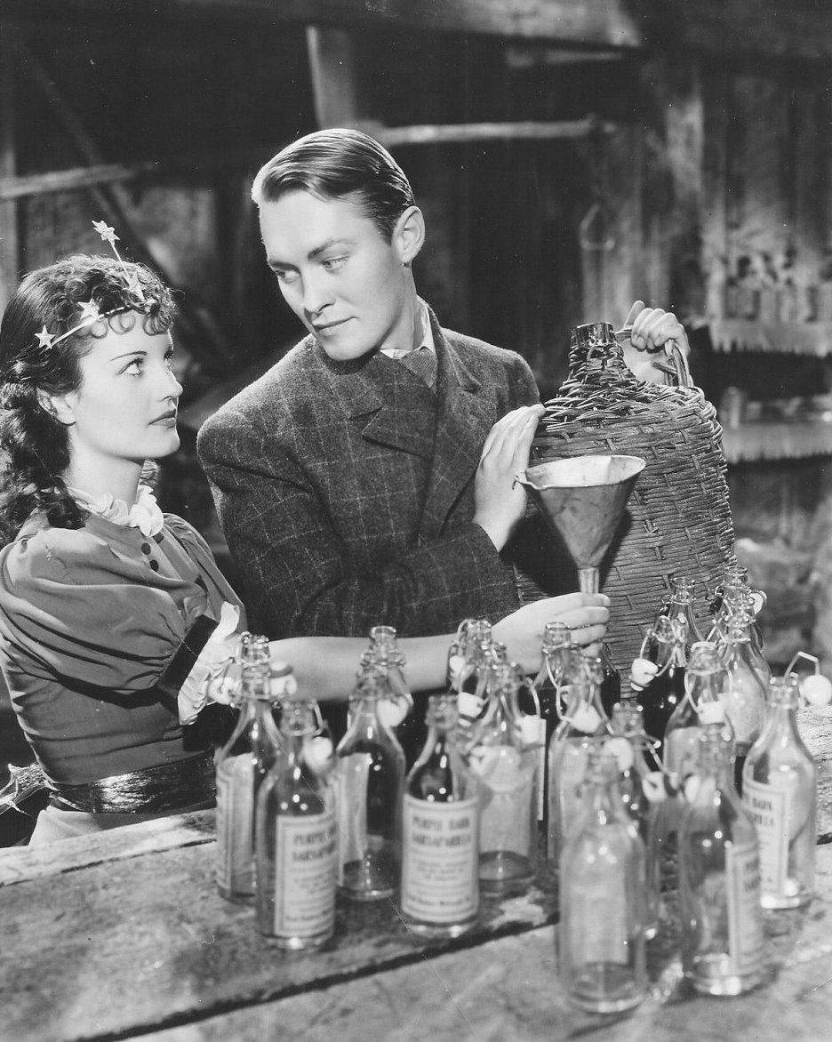 Poppy (1936) | ČSFD.cz