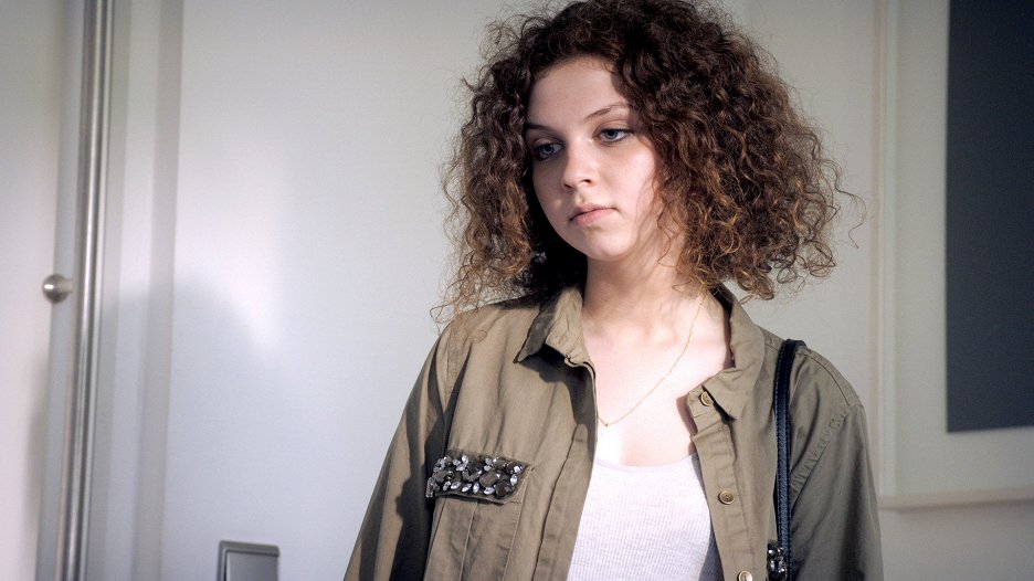 Vorstadtweiber - Heimlichkeiten (S01E03) (2015) | ČSFD.cz