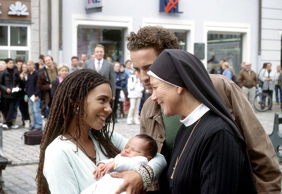Um Himmels Willen - Urlaub mit Folgen (S01E01) (2002) | Galerie - Z ...