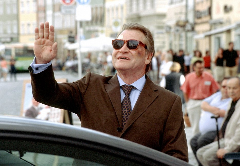 Um Himmels Willen - Schlag auf Schlag (S01E06) (2002) | ČSFD.cz