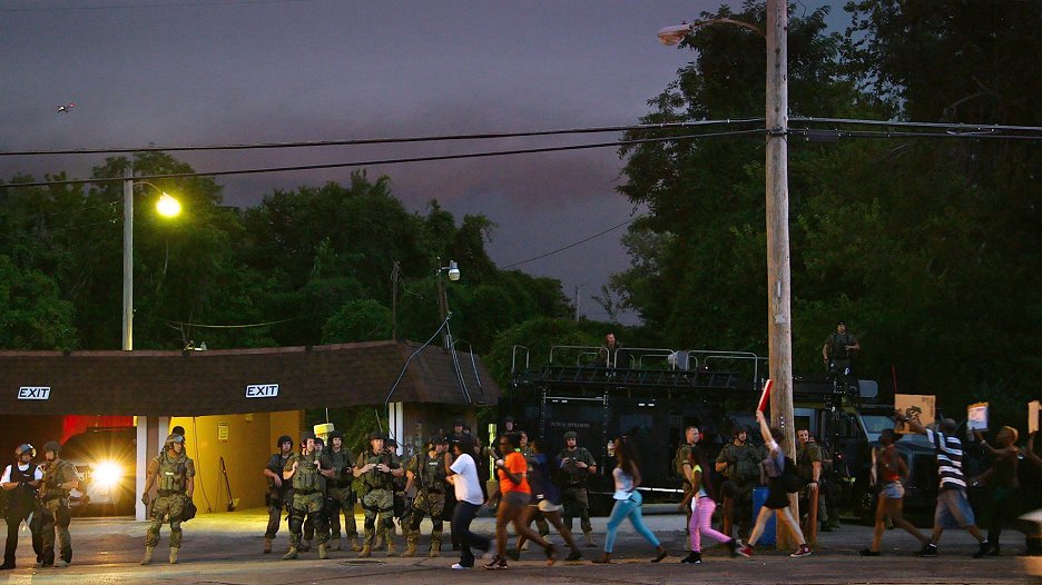 Do Not Resist (2016) | ČSFD.cz