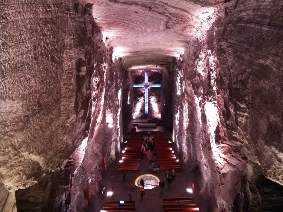 Na cestě - Na cestě po Bogotě (S17E31) (2016) | ČSFD.cz