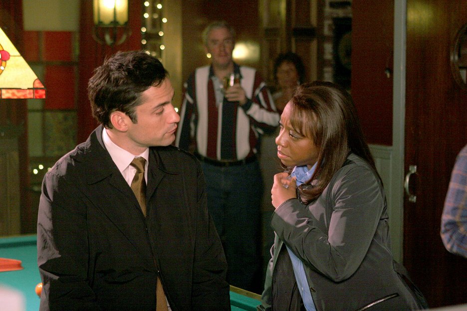 Beze stopy - Přechod (S03E18) (2005) | ČSFD.cz