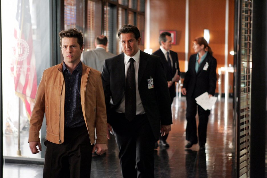 Beze stopy - Křižovatka (S04E24) (2006) | ČSFD.cz