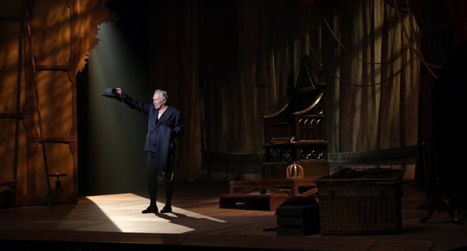 Barrymore (2011) | ČSFD.cz