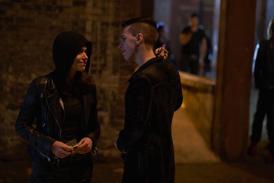 Orphan Black - Transgressive Border Crossing (S04E02) (2016) | ČSFD.cz