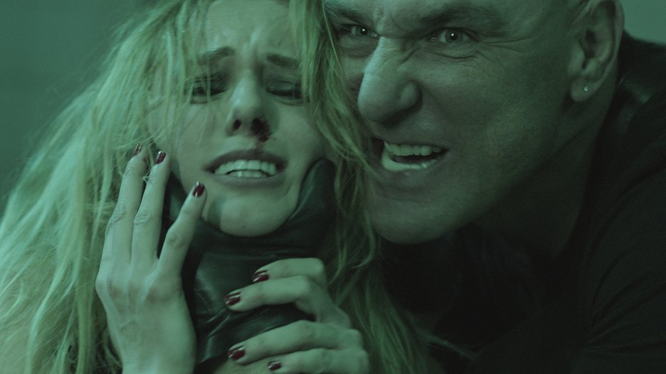 Absolution (2015) | ČSFD.cz