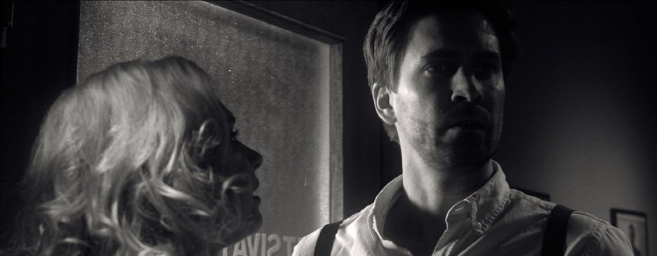 Vain John Welles pukeutuu nahkaan (2014) | ČSFD.cz