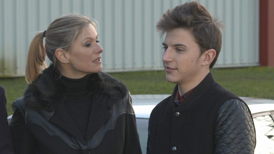 Les Mystères de l'amour - Sur d'autres pistes (S08E17) (2014) | ČSFD.cz