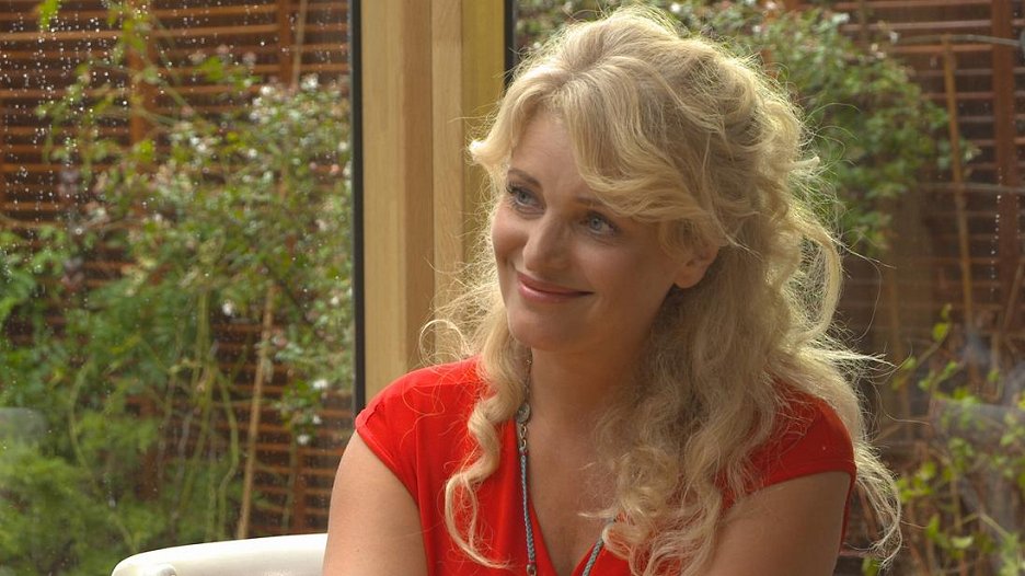 Les Mystères de l'amour - La rivale (S10E13) (2015) | ČSFD.cz