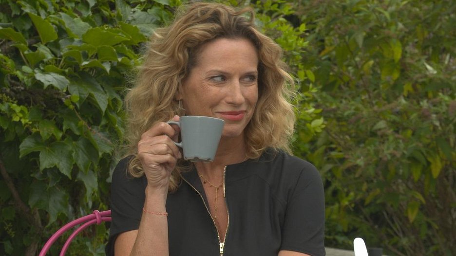 Les Mystères de l'amour - Chassé croisé (S10E17) (2015) | ČSFD.cz