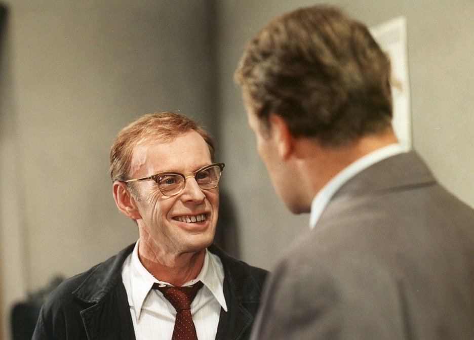 Třicet případů majora Zemana - Kvadratura ženy (S02E05) (1976) | ČSFD.cz