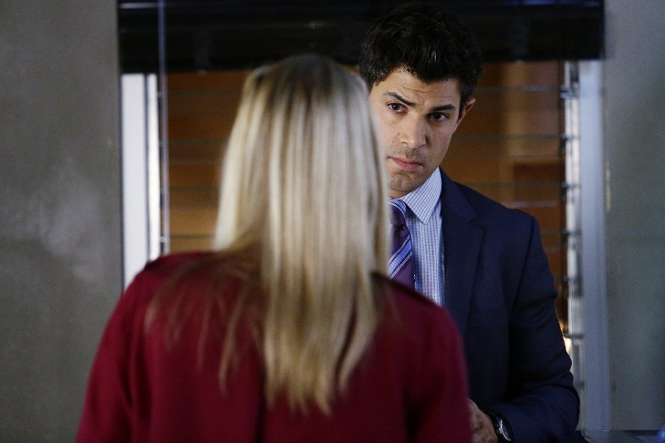 Stitchers - The Two Deaths of Jamie B. (S02E04) (2016) | ČSFD.cz