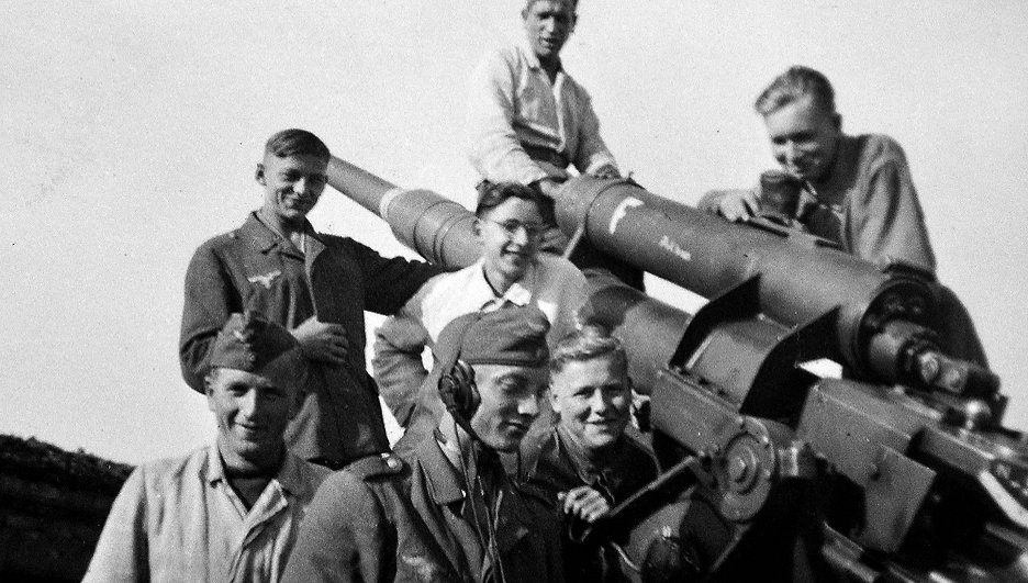 Die Flakhelfer - Zwischen Luftkampf und Lateinklausur (2016) | ČSFD.cz