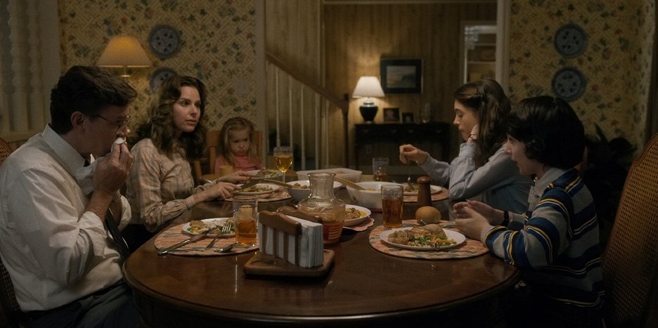 Stranger Things - Kapitola první: Zmizení Willa Byerse (S01E01) (2016 ...