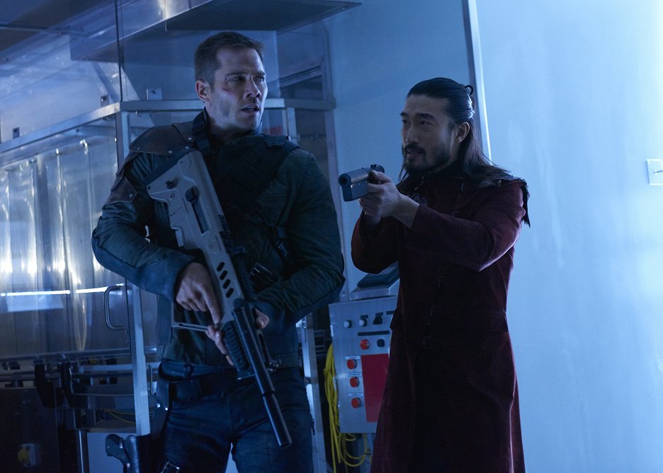 Killjoys: Vesmírní lovci - Dutch a skutečná dívka (S02E01) (2016) | ČSFD.cz