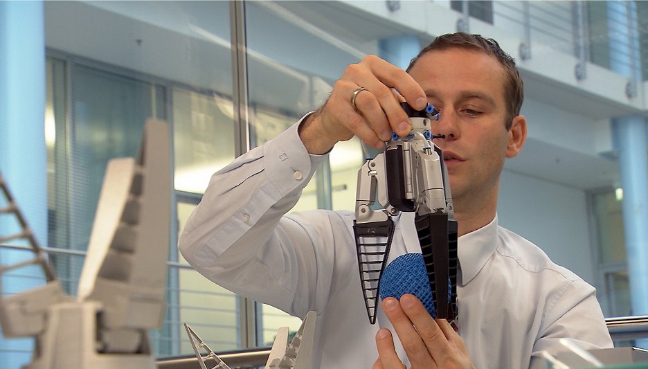 Lernen von der Natur - Die Automatisierer von Festo in Esslingen (2015) | ČSFD.cz