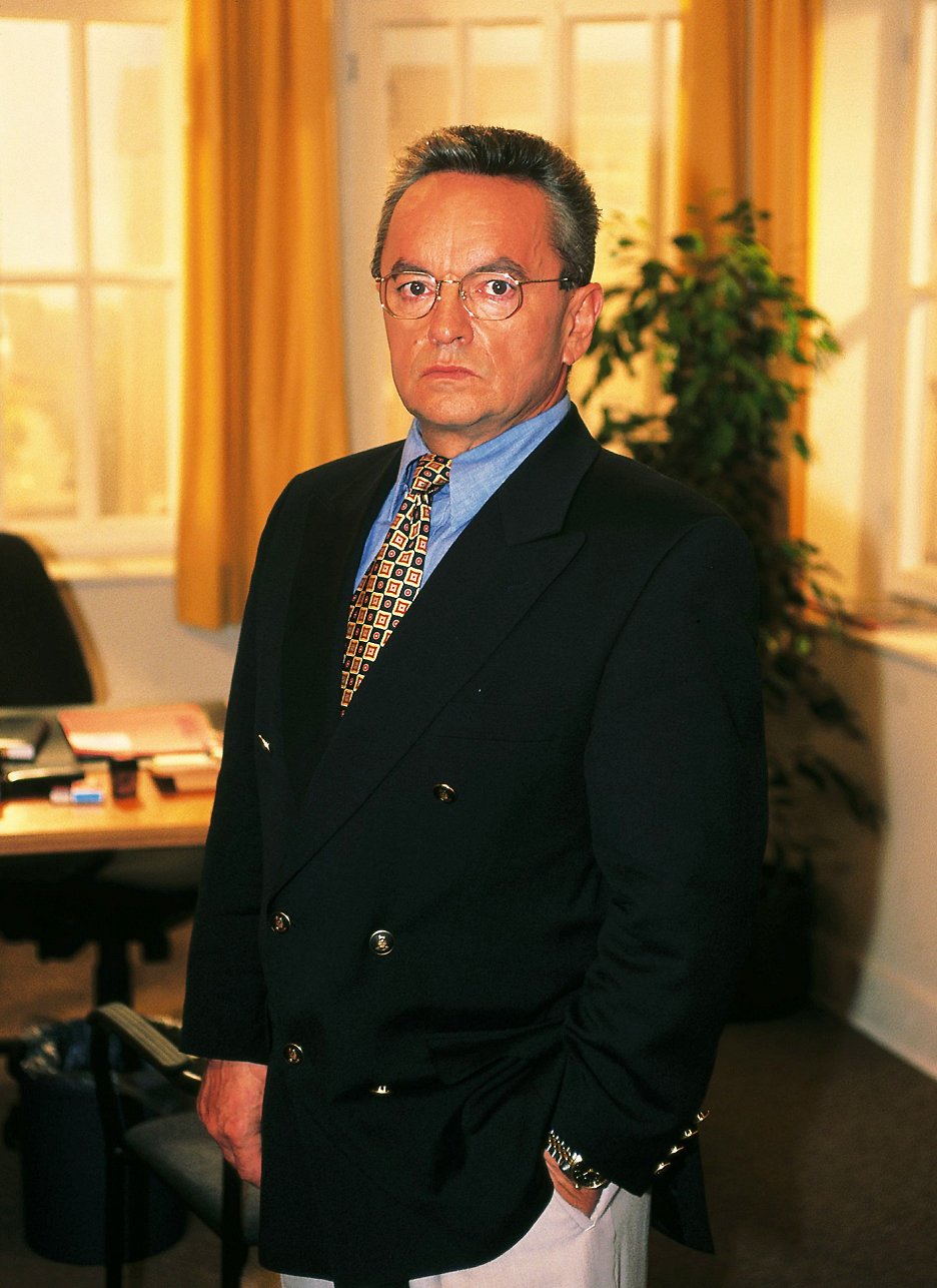 Das Amt - Das Gerücht (S01E02) (1997) | ČSFD.cz