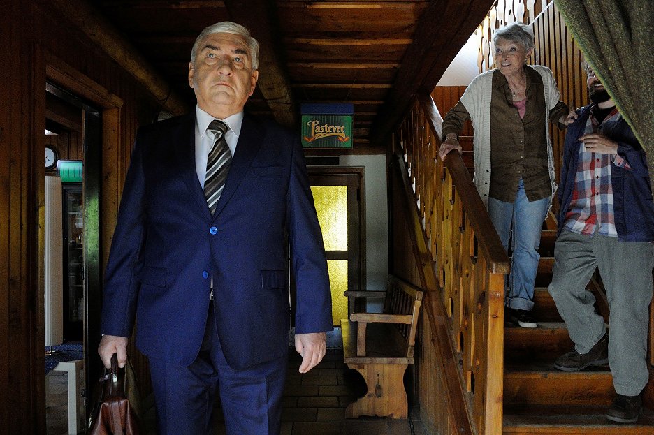 Doktor Martin - Láska pod psa (S02E04) (2016) | ČSFD.cz