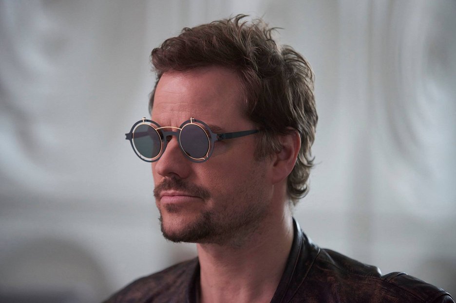 Dark Matter - Going out Fighting (S02E09) (2016) | ČSFD.cz