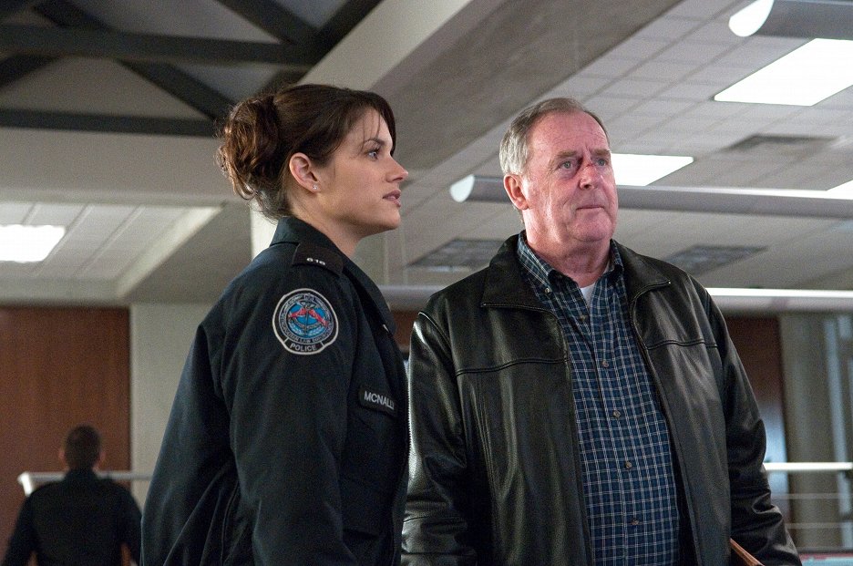 Rookie Blue - Pomáhat, nebo chránit (S01E11) (2010) | ČSFD.cz