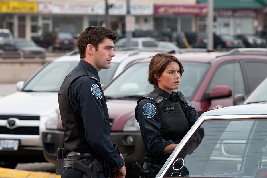 Rookie Blue - Žhář (S02E04) (2011) | ČSFD.cz