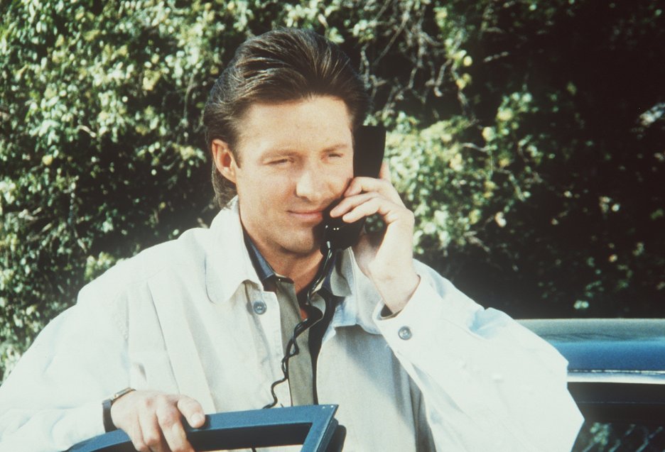 Scarecrow and Mrs. King - Three Little Spies (S03E21) (1986) | ČSFD.cz