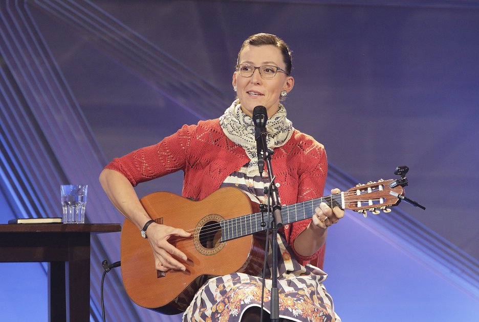 3satfestival 2016 - Martina Schwarzmann: Gscheid gfreid (2016) | ČSFD.cz