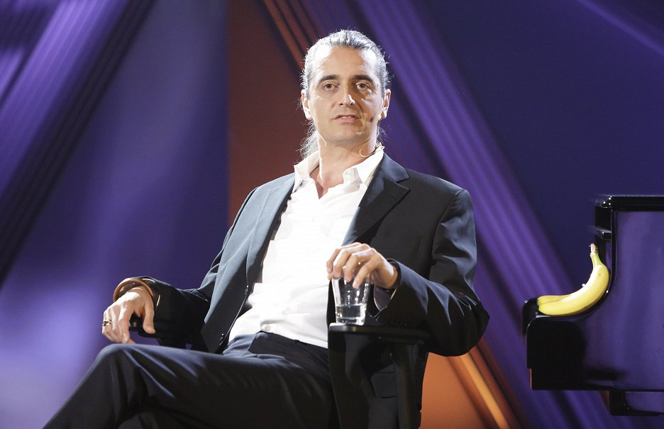 Hagen Rether: LIEBE (2016) | ČSFD.cz