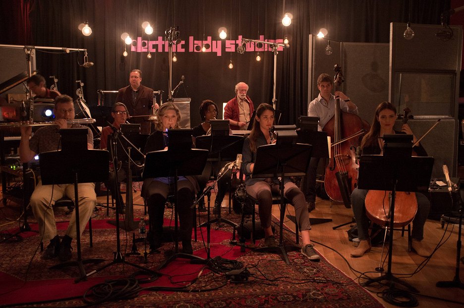 Mozart v džungli - Jsem s maestrem (S01E05) (2014) | ČSFD.cz