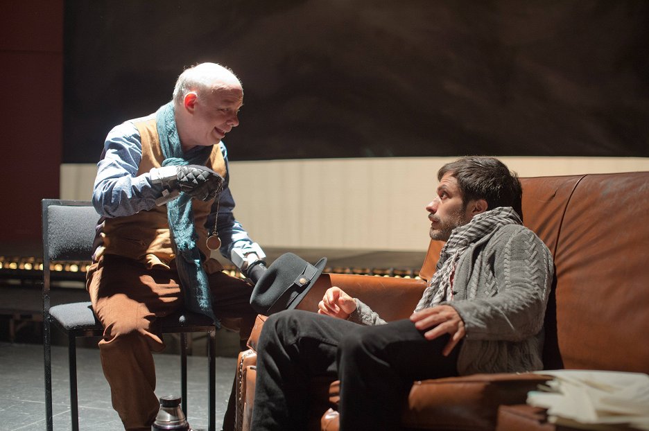 Mozart in the Jungle - Mozart with the Bacon (S01E08) (2014) | ČSFD.cz