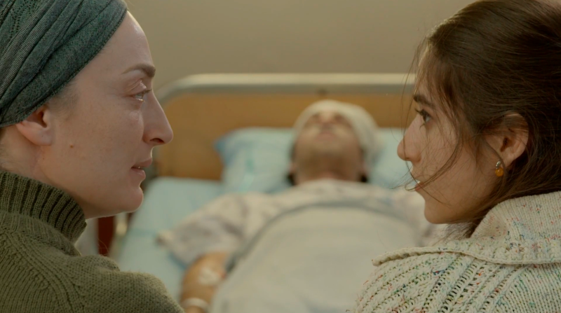 Between Worlds (2016) | ČSFD.cz