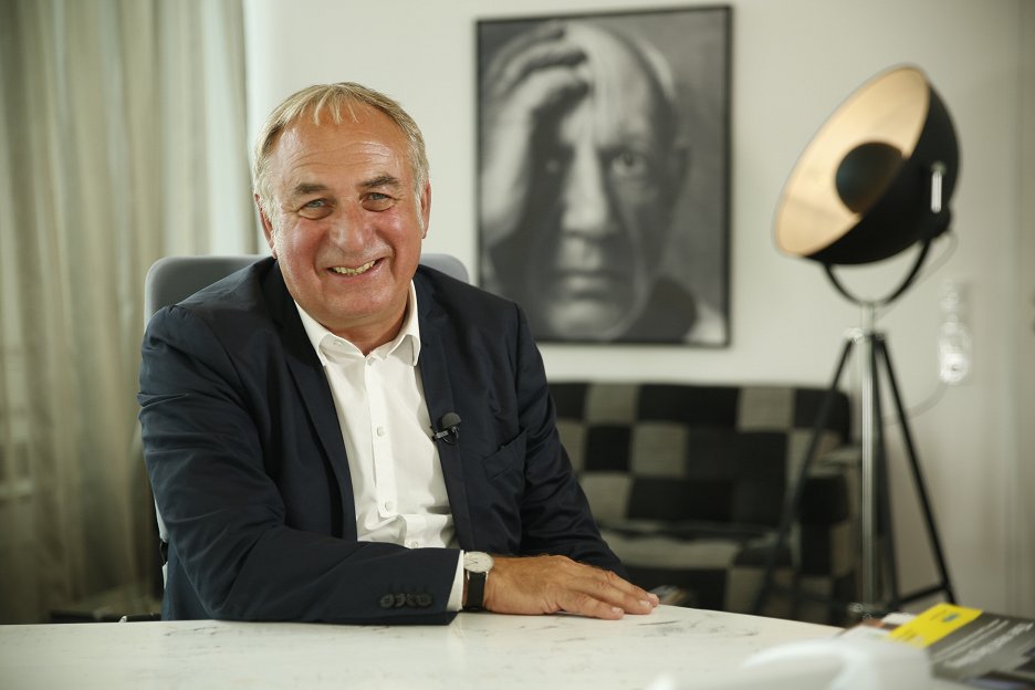 Die Schlecker-Story - Karriere, Kosmetik und Konkurs (2014) | ČSFD.cz