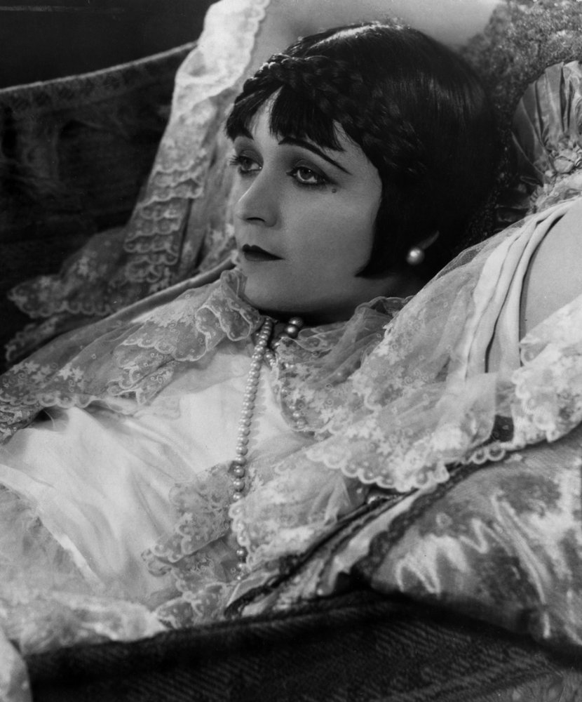 Dáma z velkého světa (1925) | ČSFD.cz
