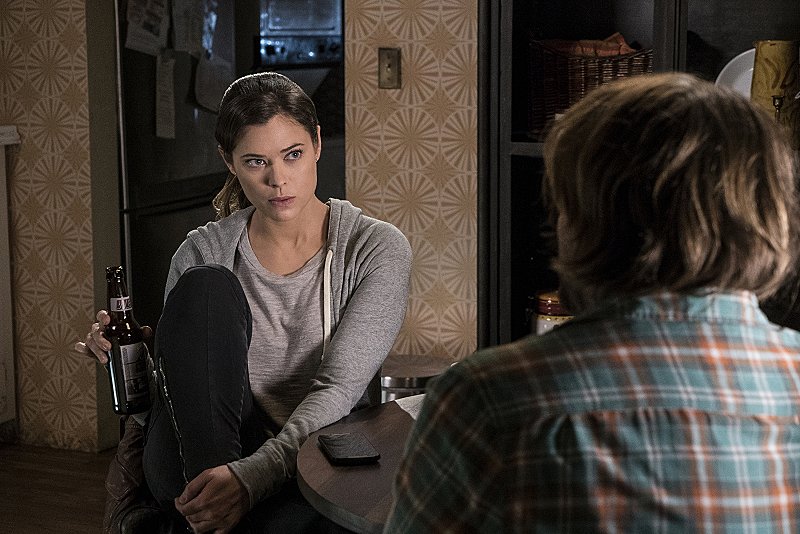 Frequency - Bleed Over (E04) (2016) | ČSFD.cz