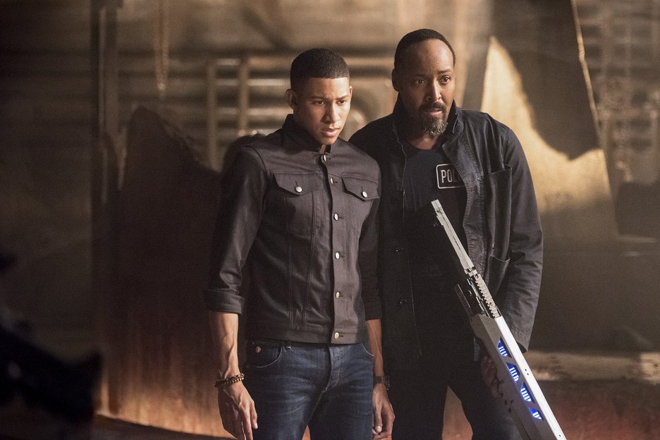 Flash - Shade (S03E06) (2016) | ČSFD.cz