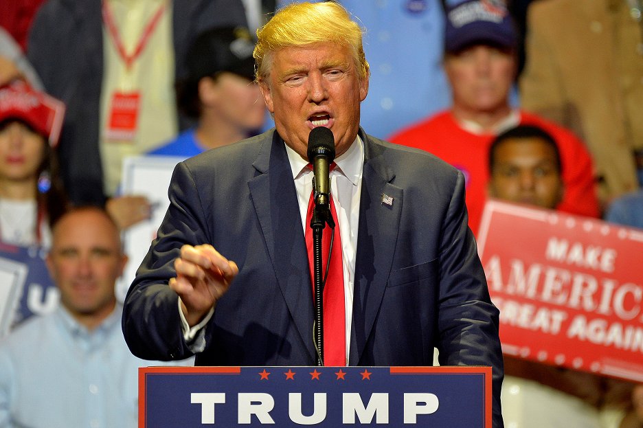 Der Angstmacher - Warum Trump Clinton schlagen kann (2016) | ČSFD.cz
