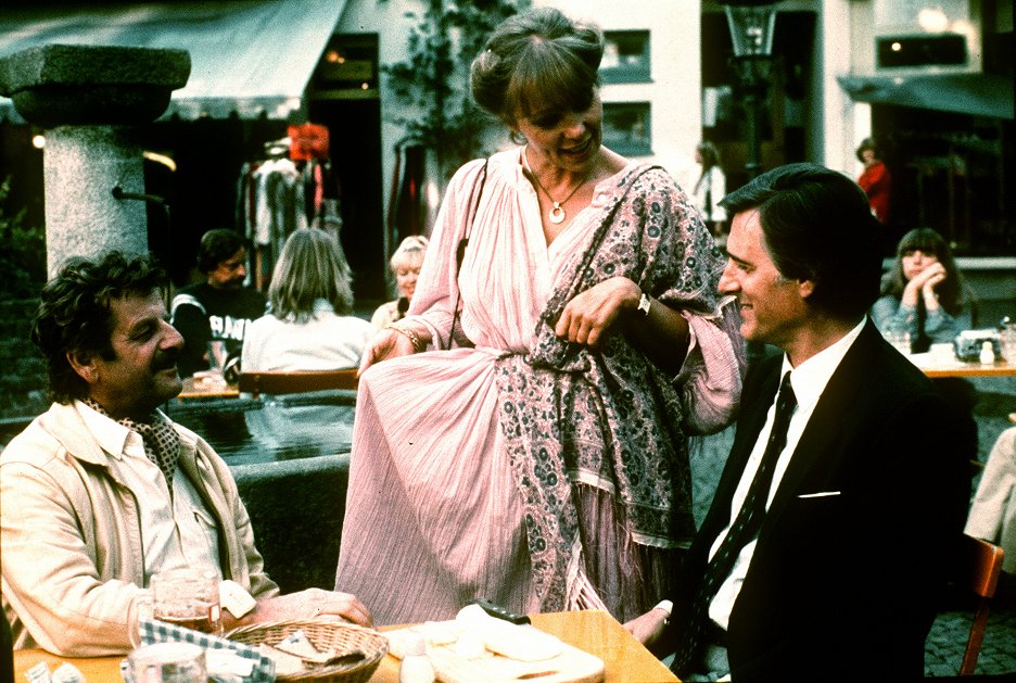 Monaco Franze - Der ewige Stenz - Der Friedensengel (E04) (1983) | ČSFD.cz