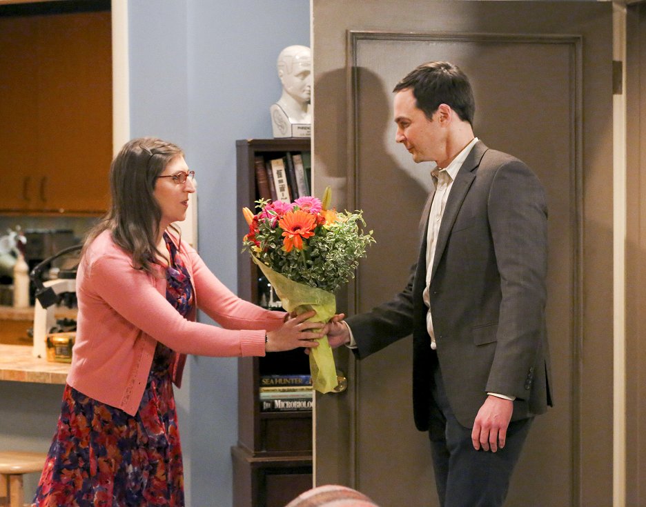 Teorie velkého třesku - Očekávání premiérové noci (S09E11) (2015) | ČSFD.cz