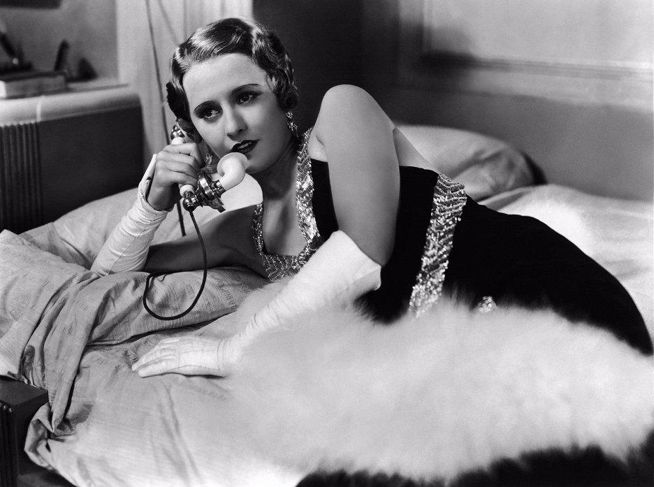 Forbidden (1932) | ČSFD.cz