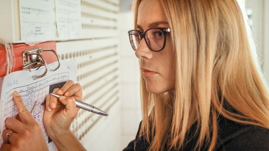 Downshiftaajat - Kulttuurikysymys (S01E04) (2015) | ČSFD.cz