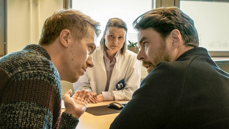 Downshiftaajat - Pakolainen (S01E06) (2015) | ČSFD.cz