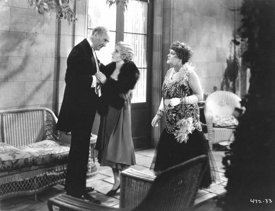 Strictly Unconventional (1930) | ČSFD.cz