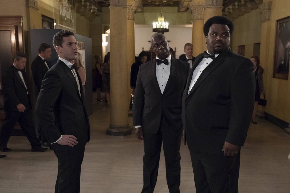 Brooklyn 99 - Uprchlík: 2. část (S04E12) (2017) | ČSFD.cz