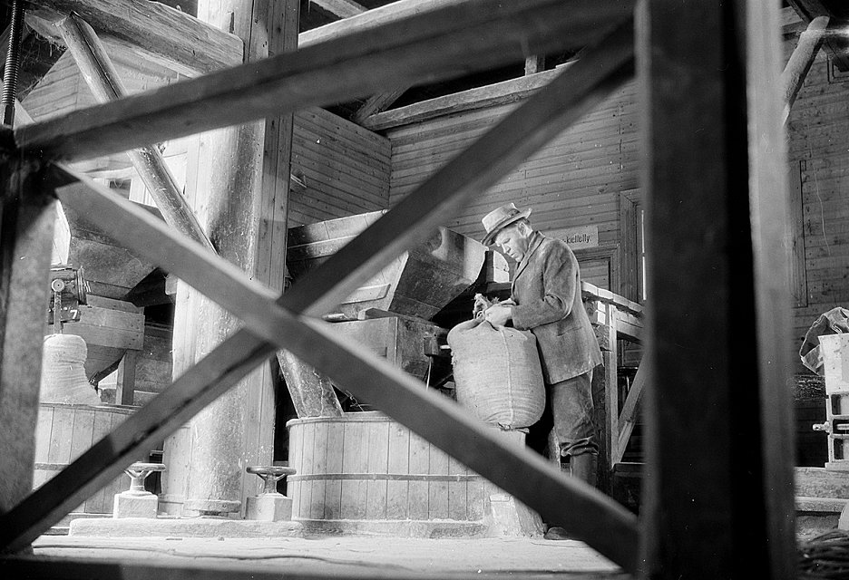 Keinumorsian (1943) | ČSFD.cz