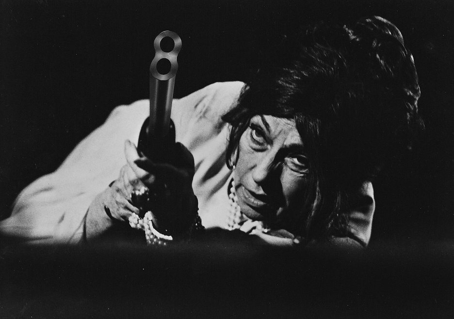 Dear Dead Delilah (1972) | ČSFD.cz