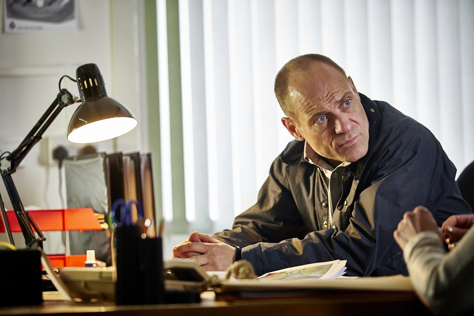 The Coroner - How to Catch a Lobster (S01E02) (2015) | ČSFD.cz