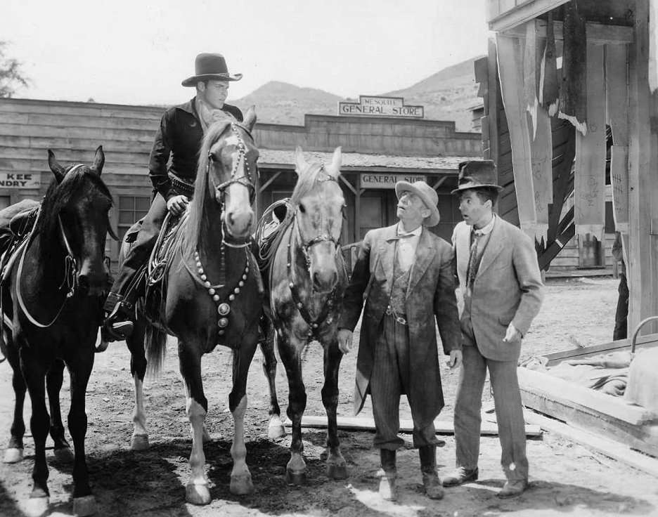 The Arizona Raiders (1936) | ČSFD.cz